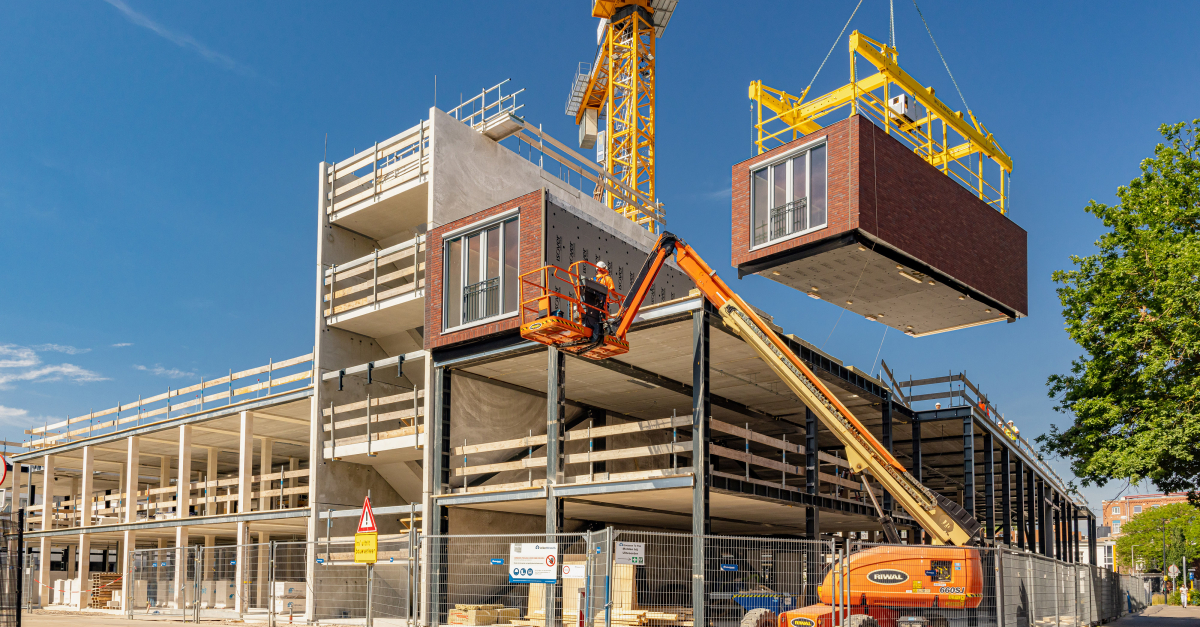 VolkerWessels bouwt in Enschede in razend tempo aan woongebouw op de ...